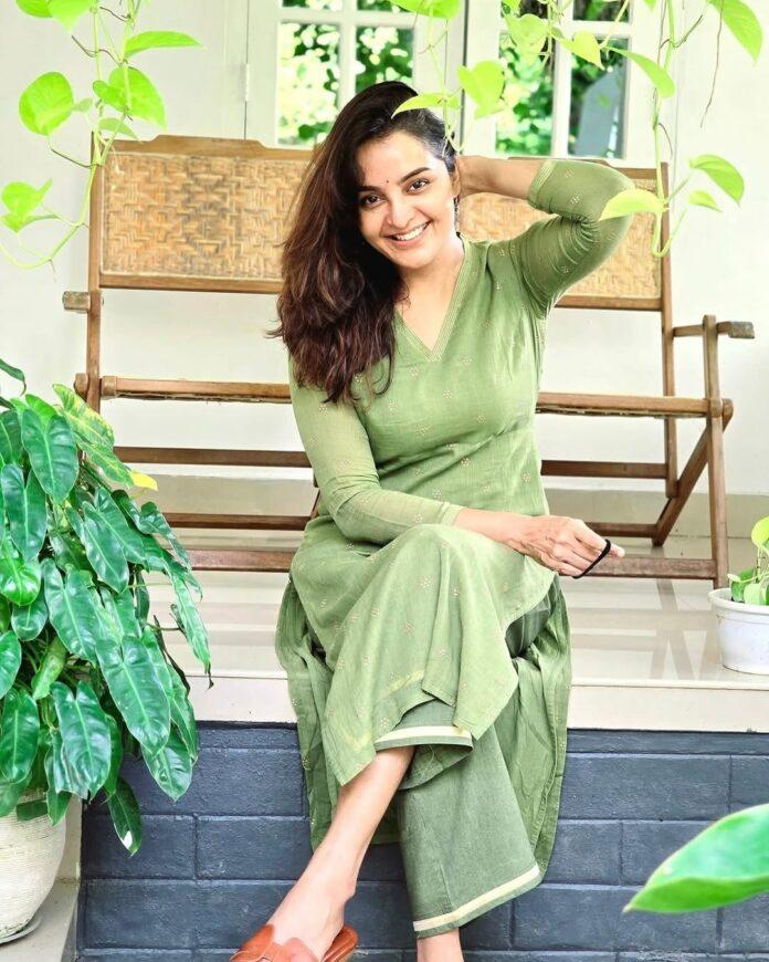 Manju Warrier Age, Height, Biography, Photos, Wealth
